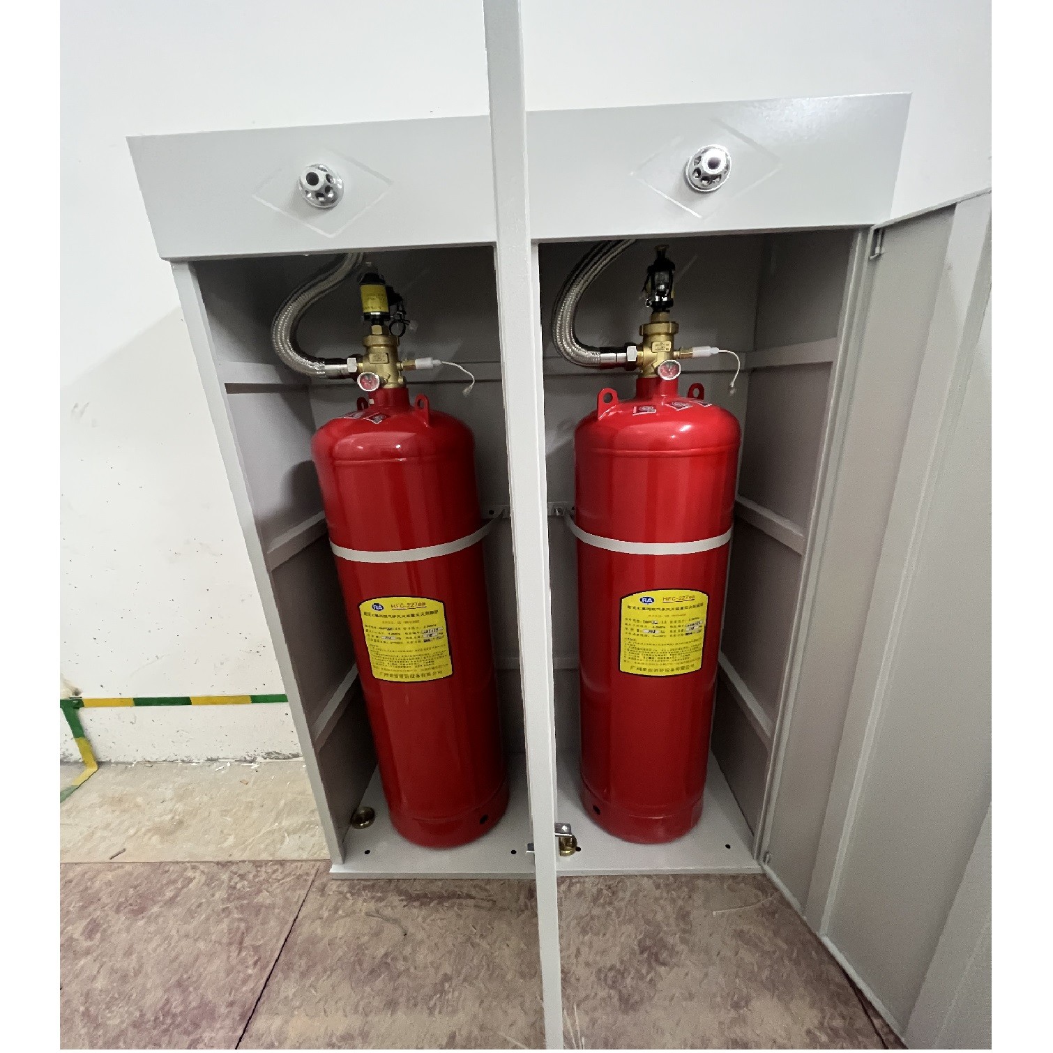 Heptafluoropropane Fm200 Fire Extinguishing System 120L Red Cabinet Type